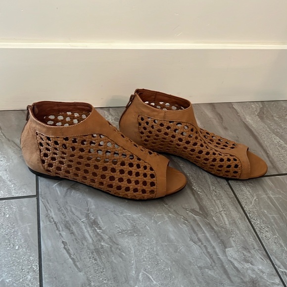 Sundance | Shoes | Sundance Leather Sandals Zip Back Closure Peep Toe ...